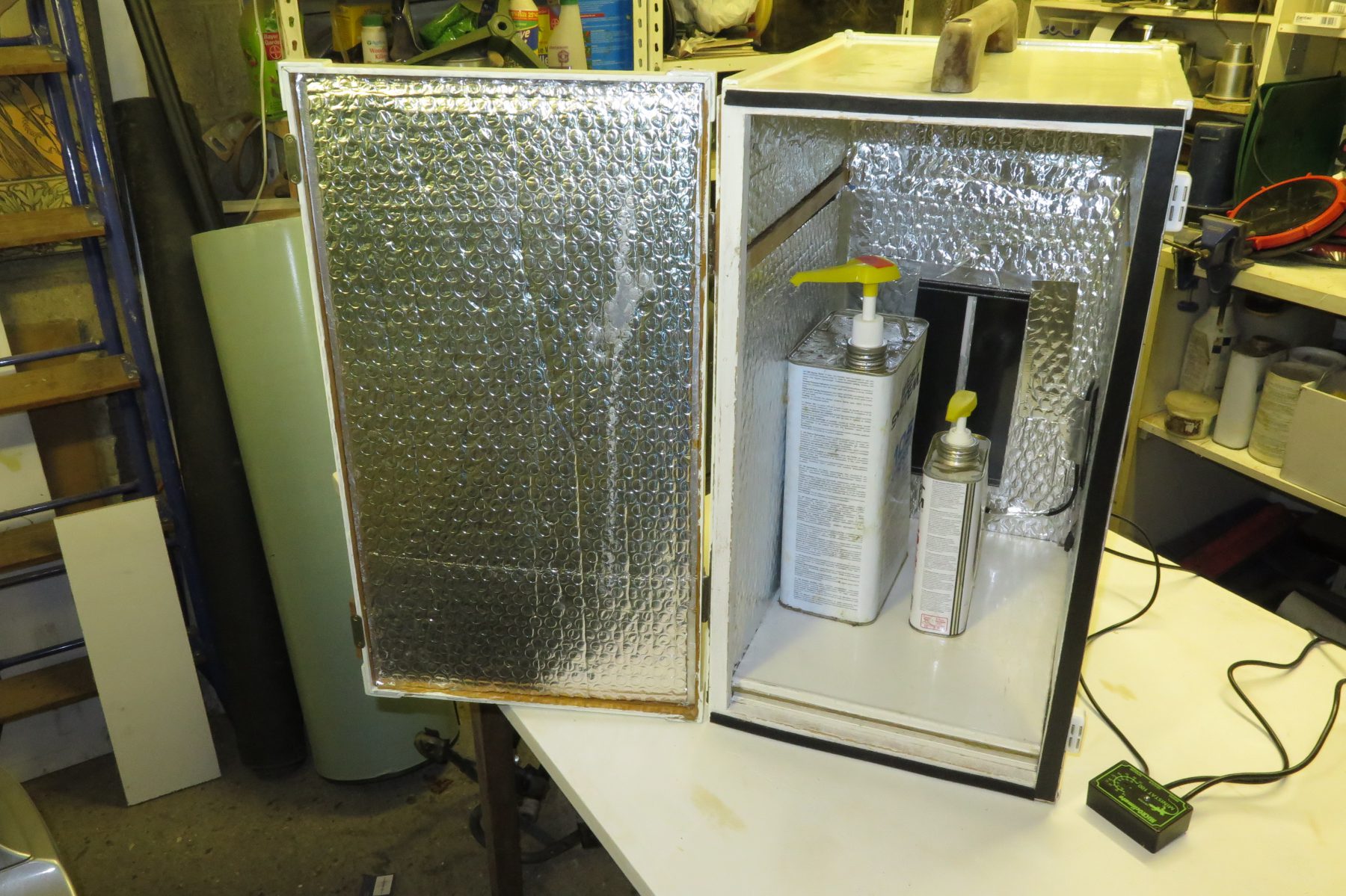 How Can I Make a Hotbox to Keep Epoxy Warm in Winter? - Epoxycraft