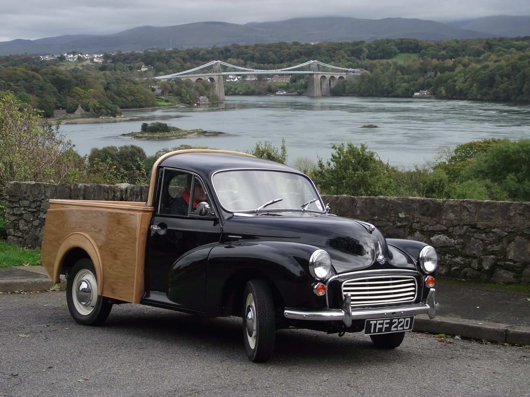 Made with the best glue for wood: A Morris pick-up makeover - Epoxycraft