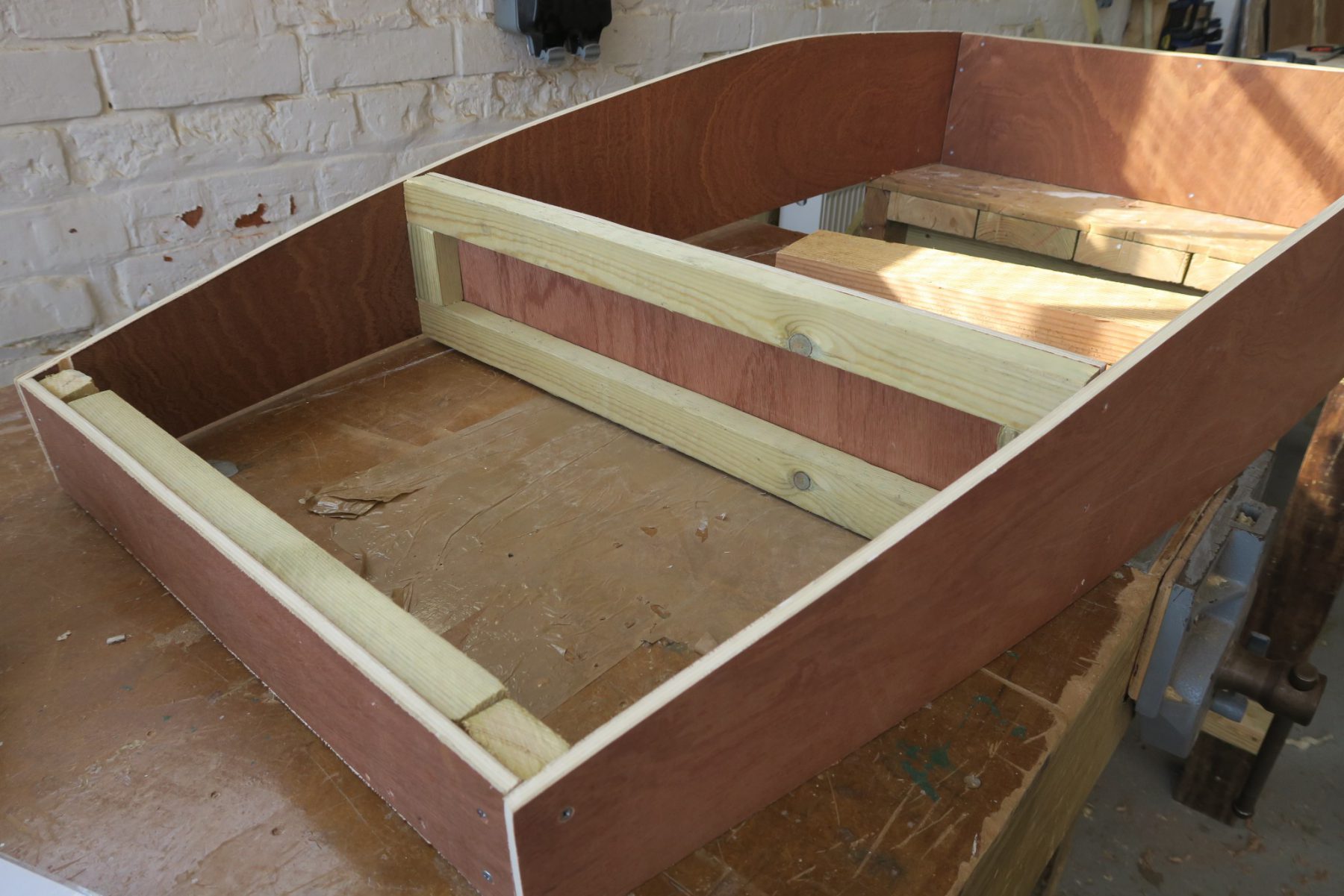 How to build a mouse boat with epoxy and Oarsome Chance - Epoxycraft