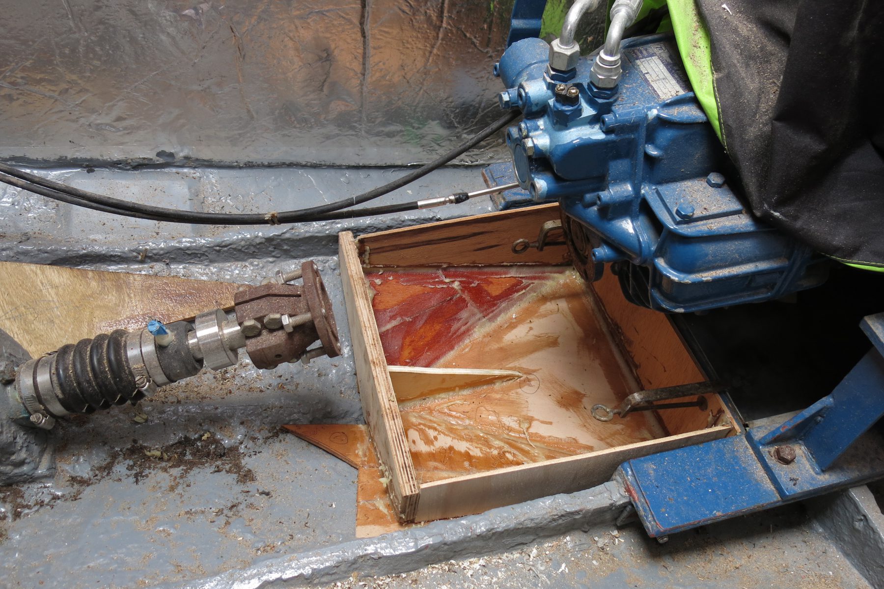 How to make an oil drip tray using epoxy resin - Epoxycraft