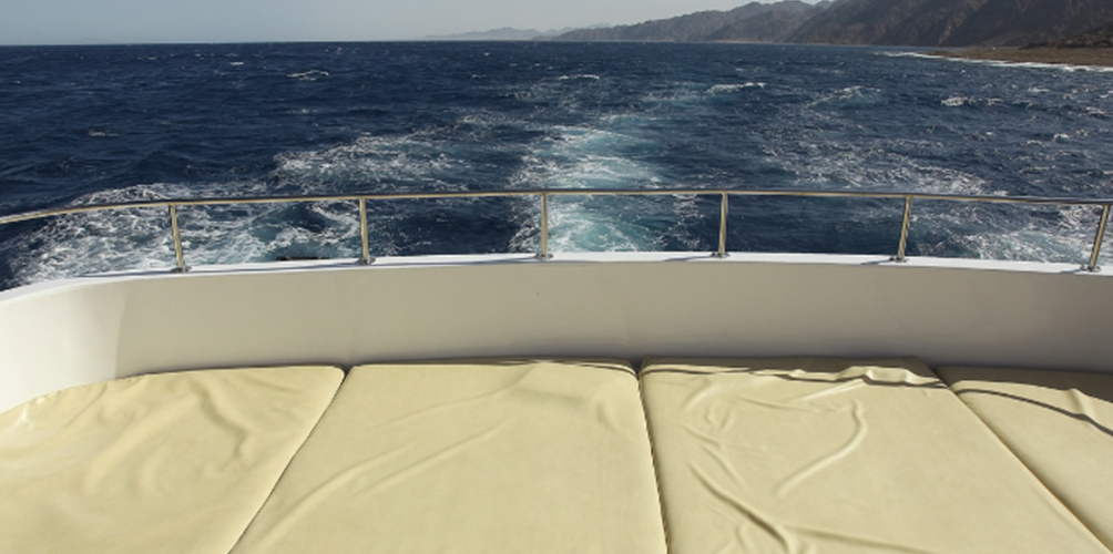 Applying fibreglass fabric with WEST SYSTEM epoxy